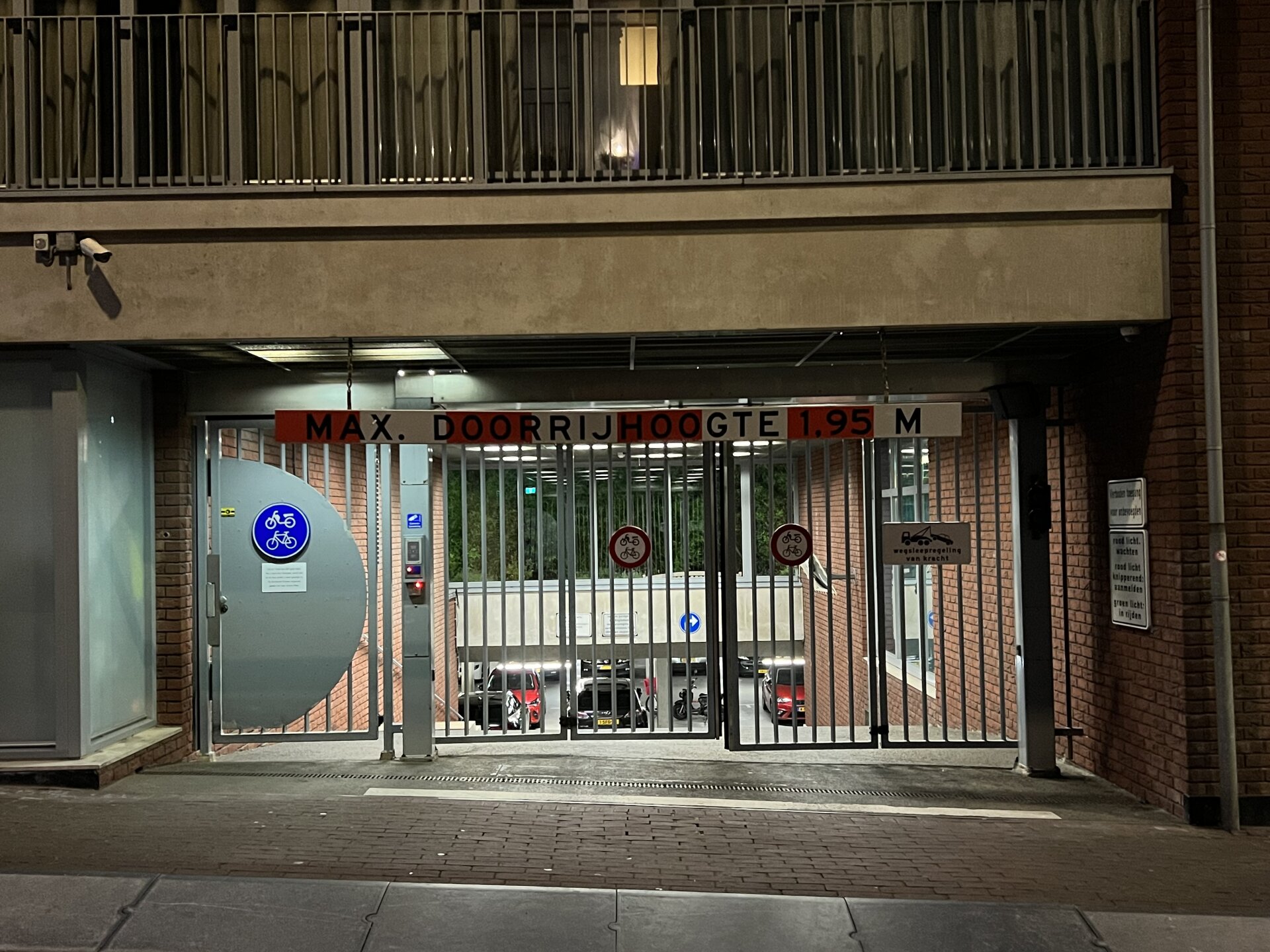 Sam's Parking Spot - parking close to Amsterdam Centraal Station